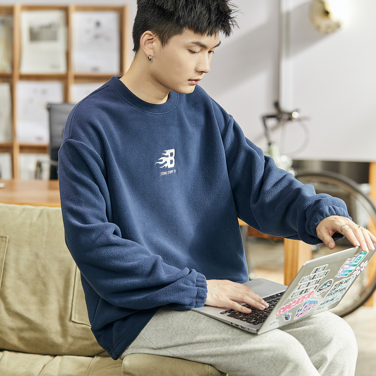 [8.5折价76.4元,叠加优惠券]唐狮男卫衣圆领摇粒绒卫衣男左胸小细节男士卫衣秋新款宽松男士上衣图片,高清实拍大图—苏宁易购