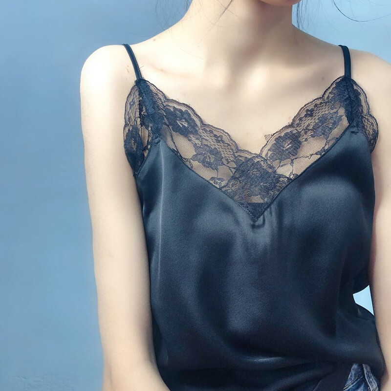 波迷娜(BOMINA)新款V领睫毛蕾丝拼接丝绸吊带背心外搭女上衣外穿视频介绍_波迷娜(BOMINA)新款V领睫毛蕾丝拼接丝绸吊带背心外搭女上衣外穿功能演示视频-苏宁易购