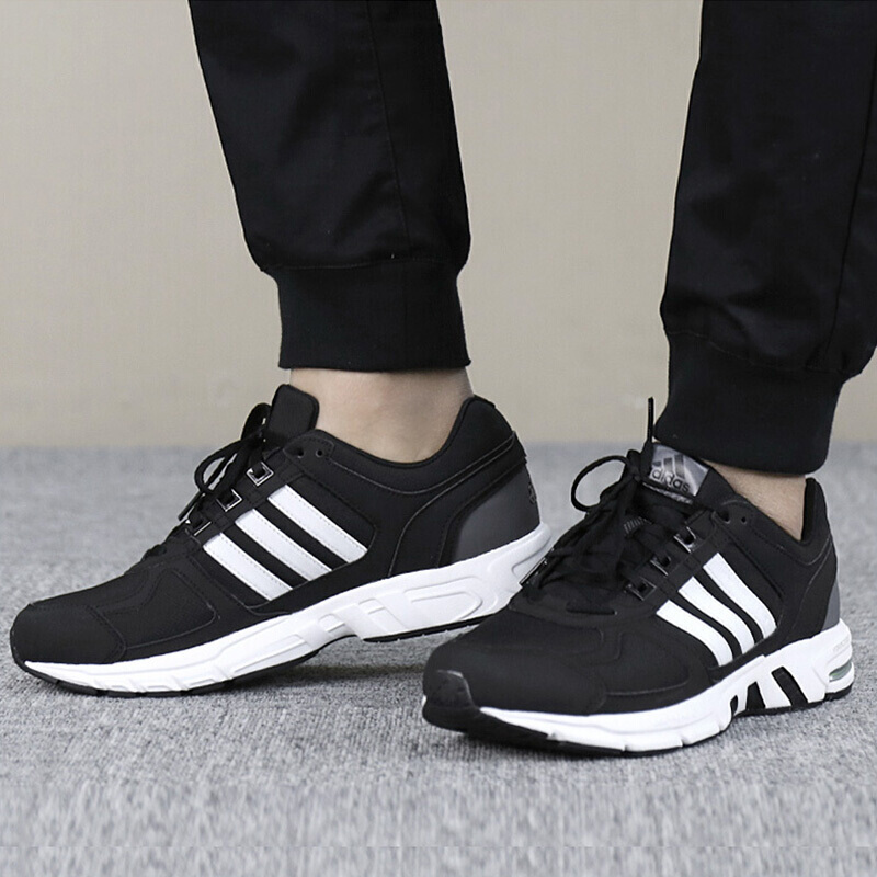 阿迪达斯跑步鞋系列,高档,适合_大山谷图库